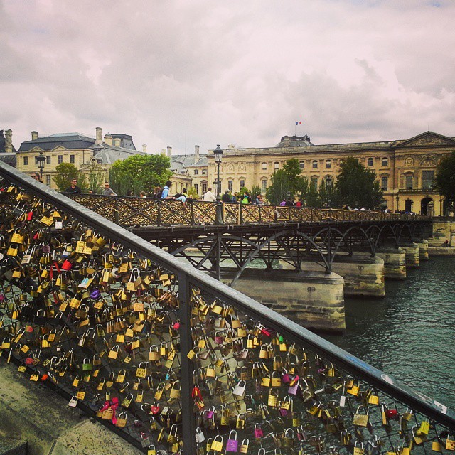 The entire side of this bridge is covered in locks! - MakeLoveLocks.com
