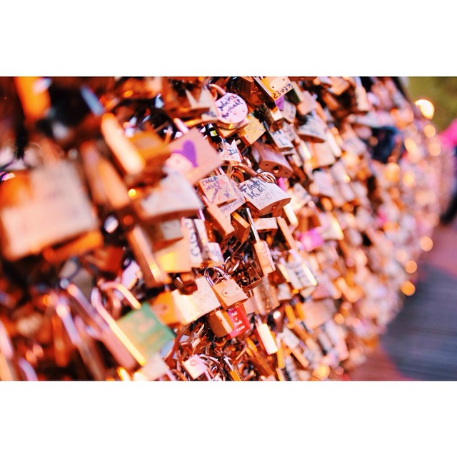 Love locks in Paris. - MakeLoveLocks.com